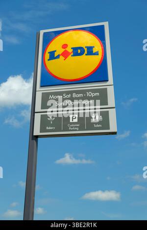 Lidl supermarket sign Stock Photo - Alamy
