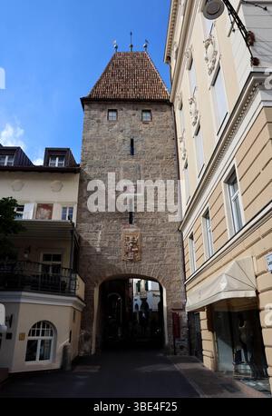 Meran, Südtirol, Italien Bozner Tor im Süden der Altstadt von Meran ...