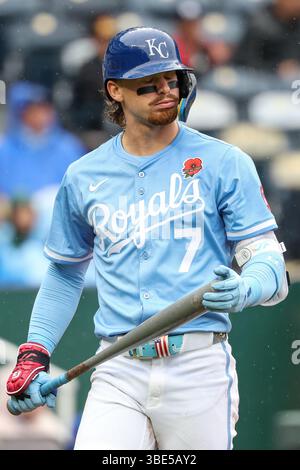 Cincinnati Reds pitcher Tony Santillan throws during a baseball game ...