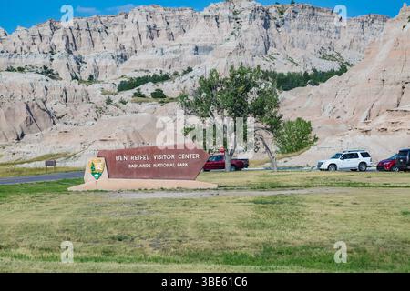 Sign welcomes visitors to the Badlands National Park in South Dakota ...