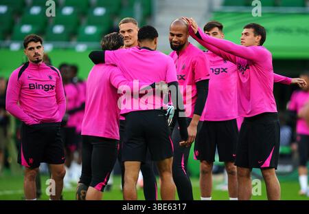 Chelsea goalkeeper Robert Sanchez (centre) ahead of the Premier League ...