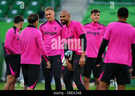 Chelsea goalkeeper Robert Sanchez (centre) ahead of the Premier League ...