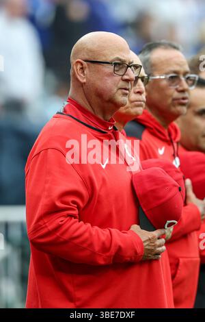 Cincinnati Reds manager Terry Francona looks to the field before a ...