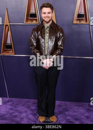 Alex Warren arrives in the press room at the 2025 MTV Video Music ...