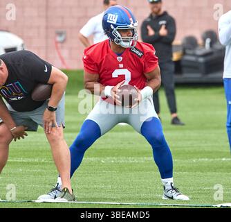 New York Giants quarterback Russell Wilson (3) reacts during an NFL ...