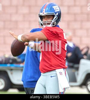 New York Giants quarterback Russell Wilson (3) reacts during an NFL ...