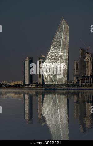 Burj al Mana Doha. Doha skyline early morning Stock Photo - Alamy