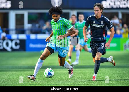Seattle Sounders FC defender Jon Bell (15) wrestles Inter Miami ...
