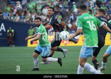 United States midfielder Diego Angel Luna (10) shoots and scores during ...