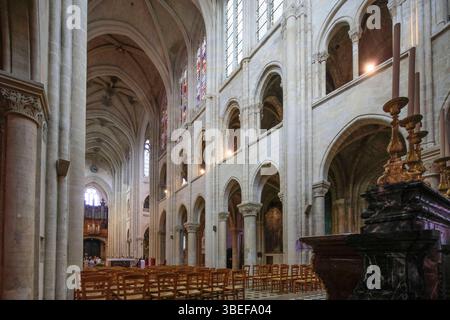 Kathedrale Notre-Dame im Stil der Gotik, Senlis, Departement Oise ...