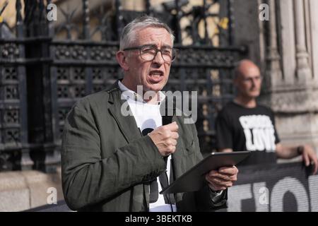 Steve Coogan reads the names of over 15,000 children who have died in ...