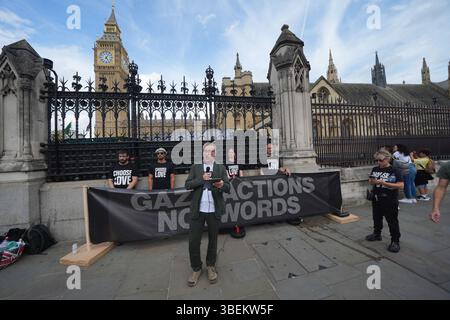 Steve Coogan reads the names of over 15,000 children who have died in ...