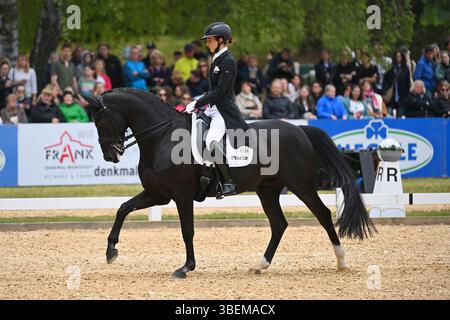 Lisa MUELLER (GER) on Gut Wettlkam's Zonik Hit OLD, action, dressage ...