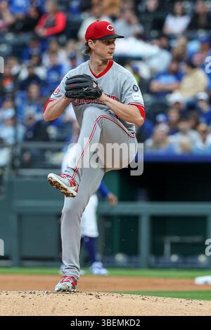 Cincinnati Reds pitcher Brady Singer delivers during the second inning ...
