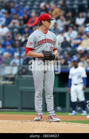 Cincinnati Reds pitcher Brady Singer delivers during the second inning ...
