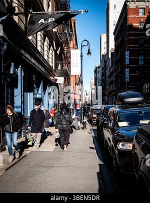 Detailed classic street scene of Manhattan, New York Stock Photo - Alamy