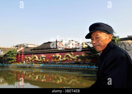 The Great Spirit Screen decorated with dragons by the Qinhuai River in ...