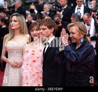 Finn Bennett on the red carpet of the premiere Knight of the seven ...