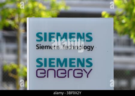 Themenfoto Siemens Energy Logo am Siemens Campus in Erlangen. *** Theme ...