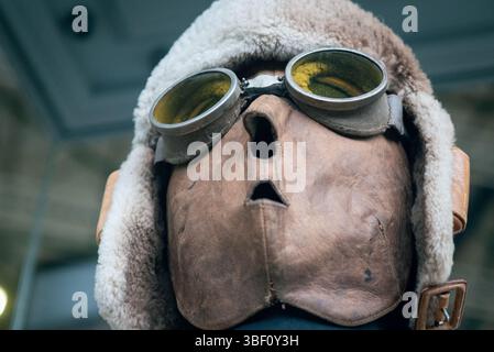 WW1 pilots head gear , goggles hat and face protector Stock Photo - Alamy