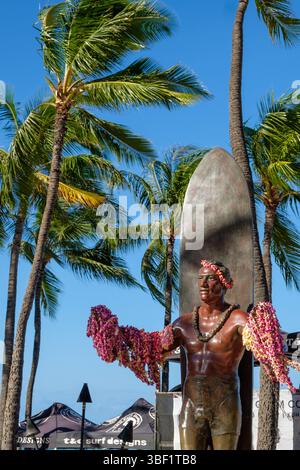 The statue of Hawaiian surfing legend Duke Kahanamoku stands in tribute ...