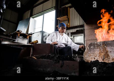 Swordsmith Kanekuni Ogawa forges katana sword in Seki, Japan Stock ...
