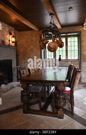 Medieval dining room Stock Photo - Alamy
