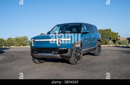Rivian R1S, electric SUV Stock Photo - Alamy
