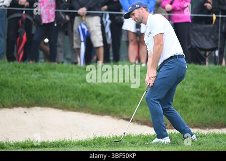Wyndham Clark chips to the 6th green during the final round of the ...