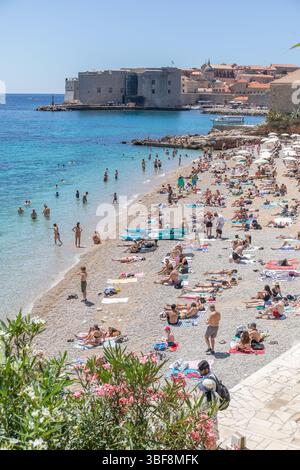 Dubrovnik, Croatia. 31st May, 2025. Tourists enjoy warm weather at ...
