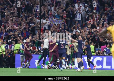 PSG's Khvicha Kvaratskhelia celebrates after his teammate Goncalo Ramos ...