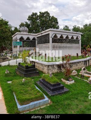 The Royal Mausoleum, Malay: Kubah Makam Diraja, features intricate ...