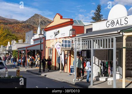 Shops and stores along Buckingham street in the centre of Arrowtown ...