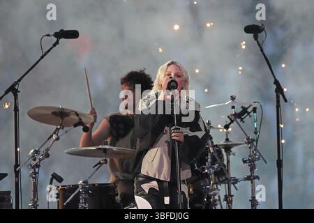 Emily Armstrong singer of Linkin Park before the match PSG PARIS ...
