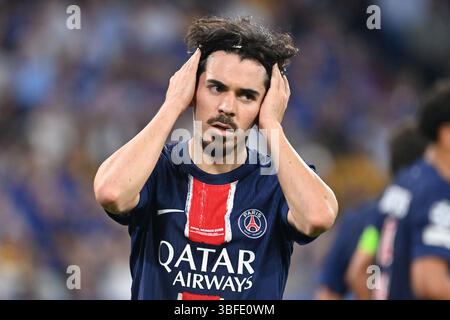 Vitinha (PSG), action, single action, single image, cutout, full-body ...