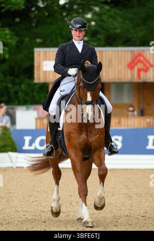 01 June 2025, Hamburg: Equestrian sport: Show jumping, German Show ...