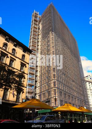 A Skyscraper under restoration renovation in New York City Stock Photo ...