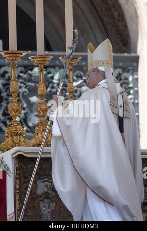 Vatican City, Vatican, 01 Jene 2025. Pope Leo XIV leaves at the end of ...