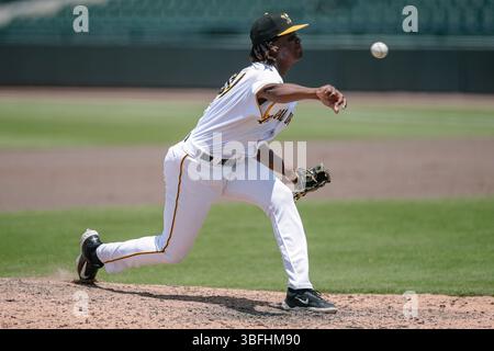 Bradenton Marauders pitcher Jesus Clode (39) delivers a pitch during an ...