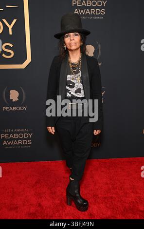Linda Perry at the 85th Annual Peabody Awards held at the Beverly ...