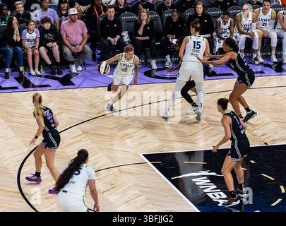 Minnesota Lynx guard Natisha Hiedeman (2) drives to the basket during ...