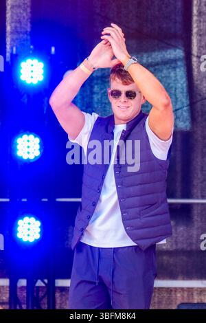 goalkeeper Ronald Koeman Jr of Telstar passes the ball during the Dutch ...