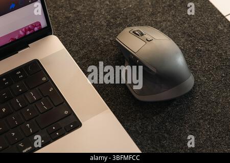 Keyboard, mouse and mat on grey table, flat lay Stock Photo - Alamy
