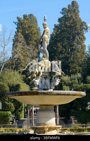 Oceanus figure with tritons in Fontana dell'Oceano by Giambologna ...