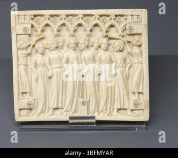 Ivory casket from the 14th century, illustrating scenes from medieval ...