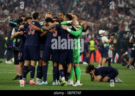 Paris Saint-Germain players celebrate with the trophy during the UEFA ...