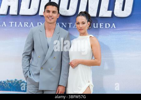 (L-R) Alex Gonzalez and Silvia Alonso attend the "Ladrones: la tiara de ...