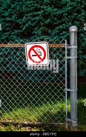 No smoking sign on fence in Queensland Stock Photo - Alamy