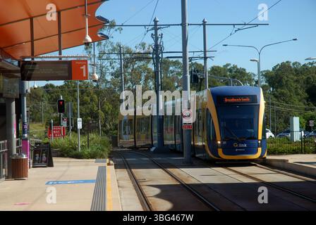 G Link Tram entering Parkwood Tram Station, Parkwood, Good Coast ...