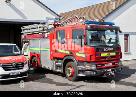 Irish Fire Brigade Scania Truck driving to fire Stock Photo - Alamy